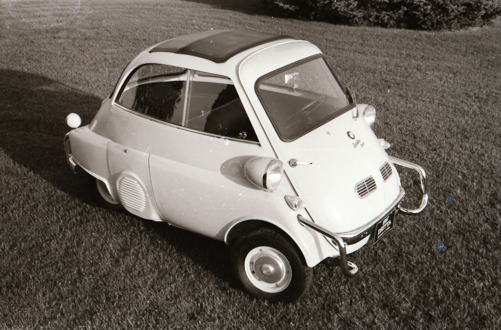 BMW Isetta 300: A Perfect Pick for the Pygmies | Remember Road